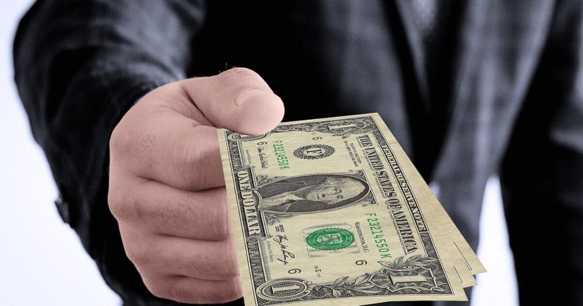 Higher minimum wage causes more crime, study finds - Liberty Unyielding