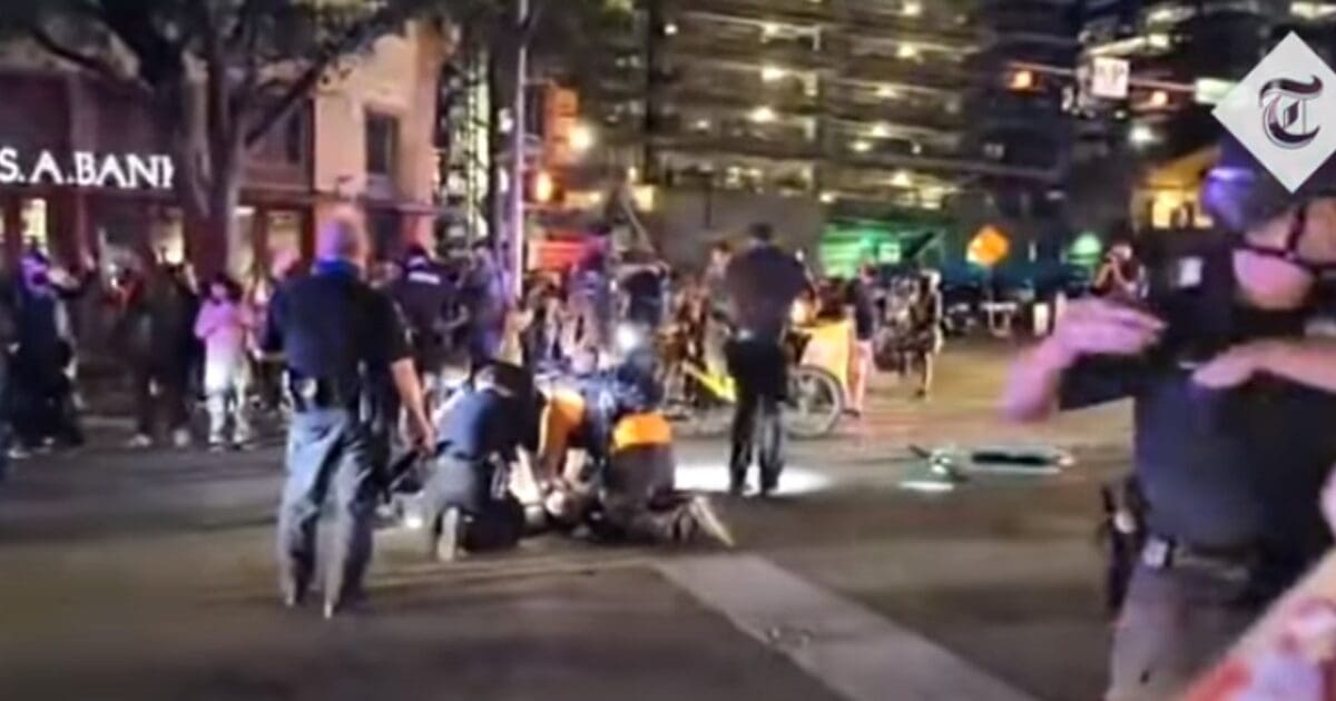 Austin: Army sergeant whose car was surrounded says shot armed ...