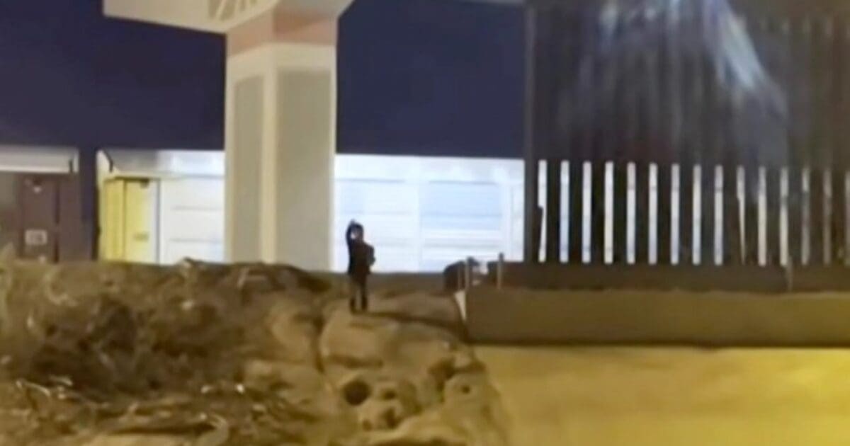 Crying 5-year-old abandoned at the border should be poster child for ...